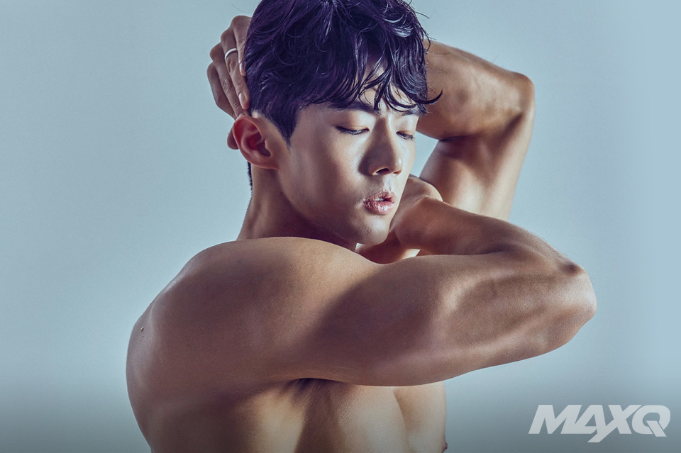 남자들의 로망, 완벽한 어깨의 비밀은 뭘까?