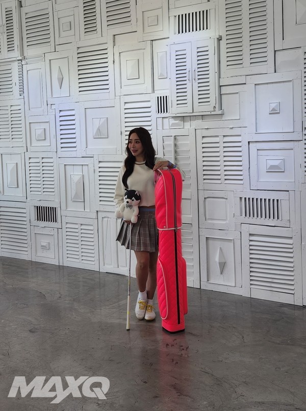 허스키가 픽한 유슬아, 맥스큐 12월호 단독 표지모델 낙점